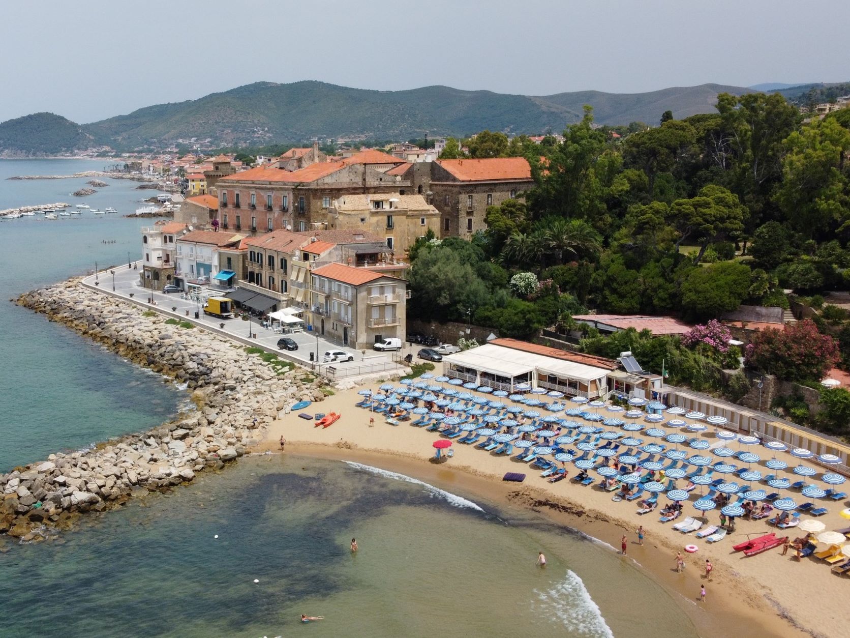 fbq('track', 'PageView'); }&ev=PageView&noscript=1"/>